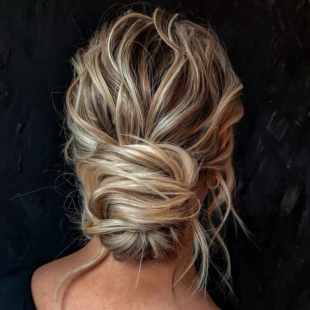 15 Stunning Bun Hairstyles for Elegance