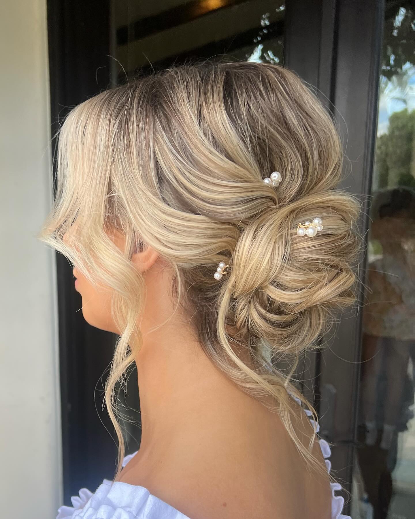 15 Stunning Bun Hairstyles for Elegance