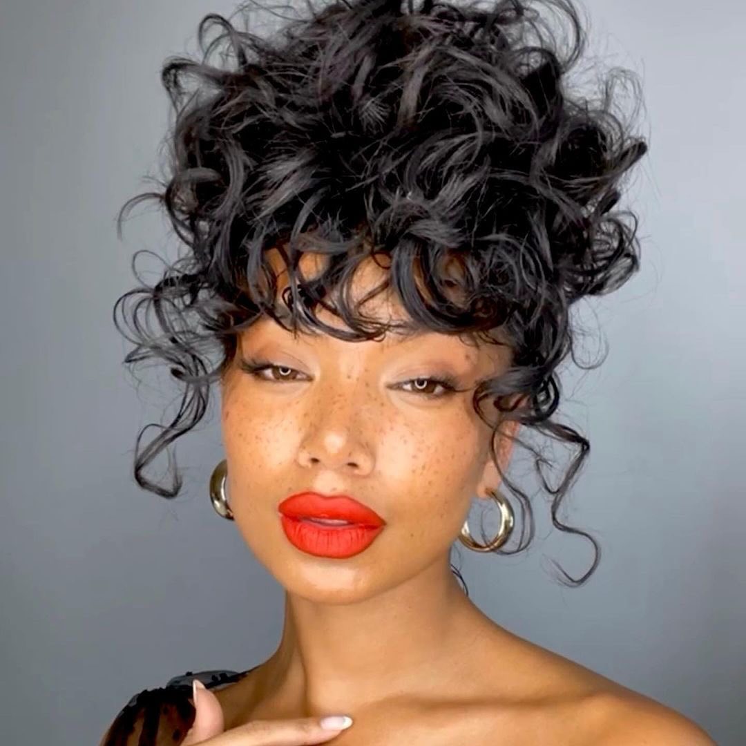 15 Stunning Bun Hairstyles for Elegance