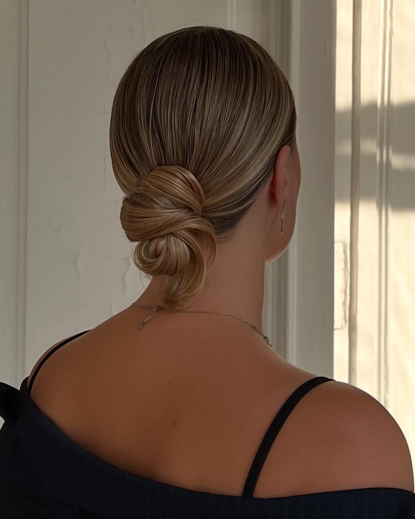 15 Stunning Bun Hairstyles for Elegance