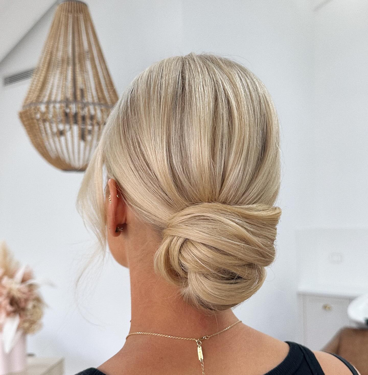 15 Stunning Bun Hairstyles for Elegance