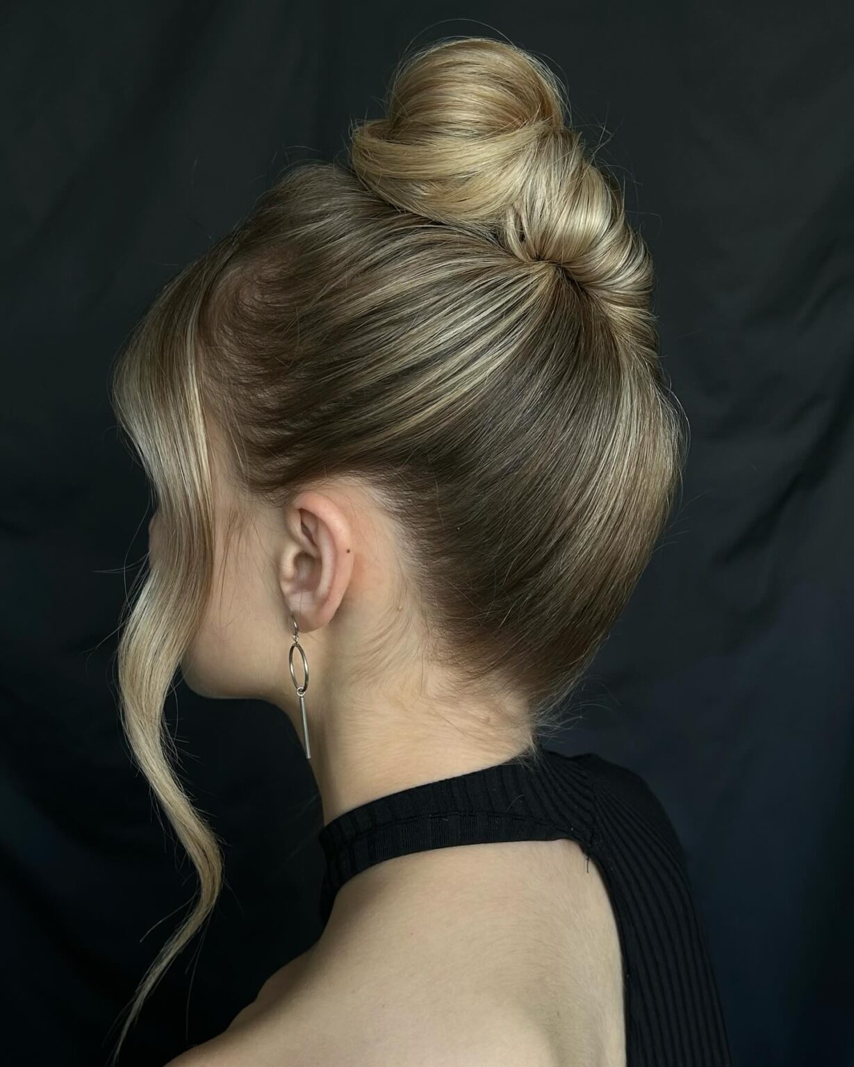 15 Stunning Bun Hairstyles for Elegance